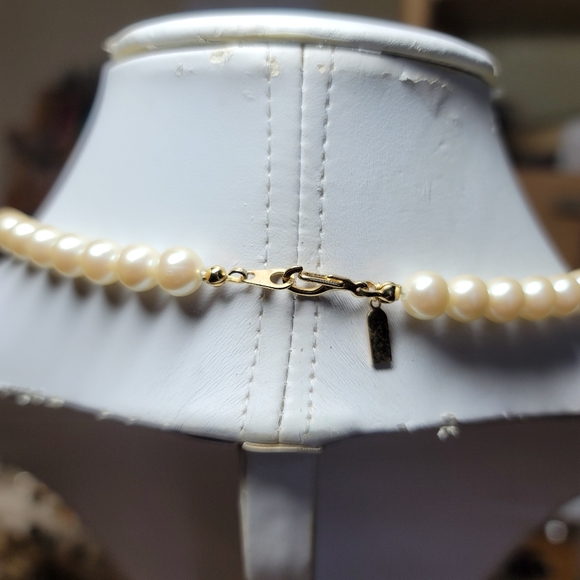 Marvella | Jewelry | Vintage Marvella Pearl Necklace Excellent ...